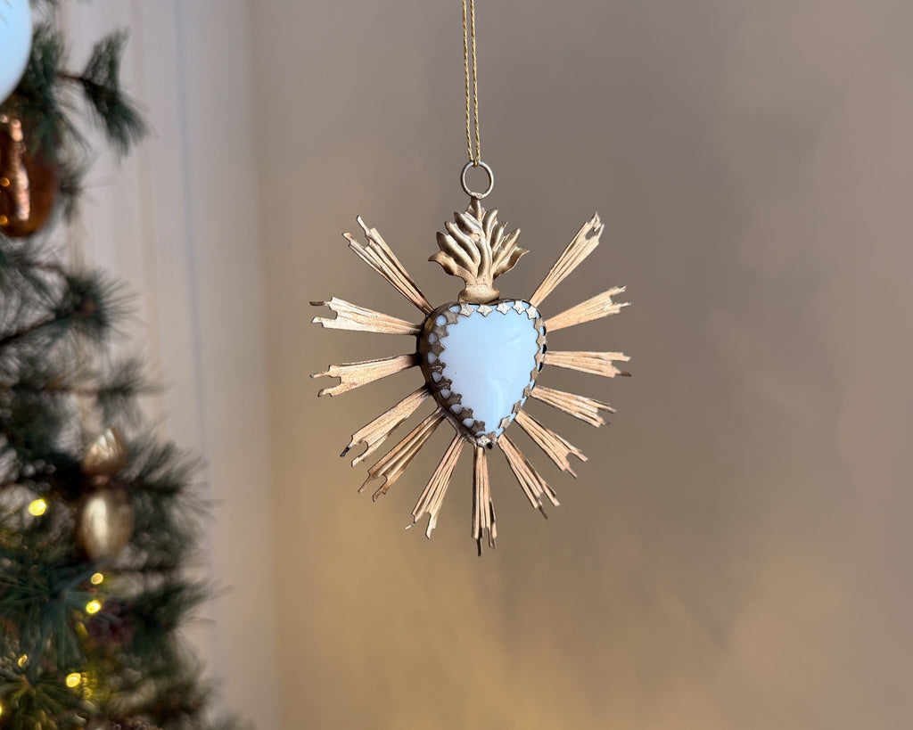 Hanging Burst Heart With Stone – ORNAMENT
