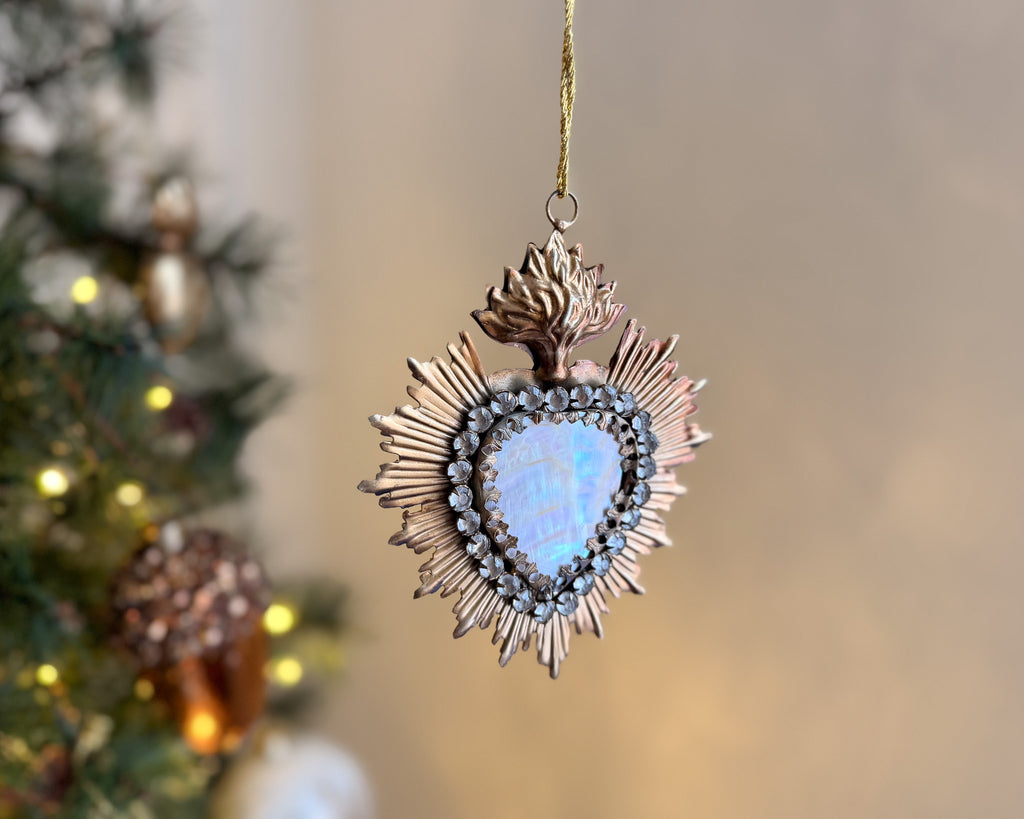 Hanging Jewelled Heart With Stone – ORNAMENT